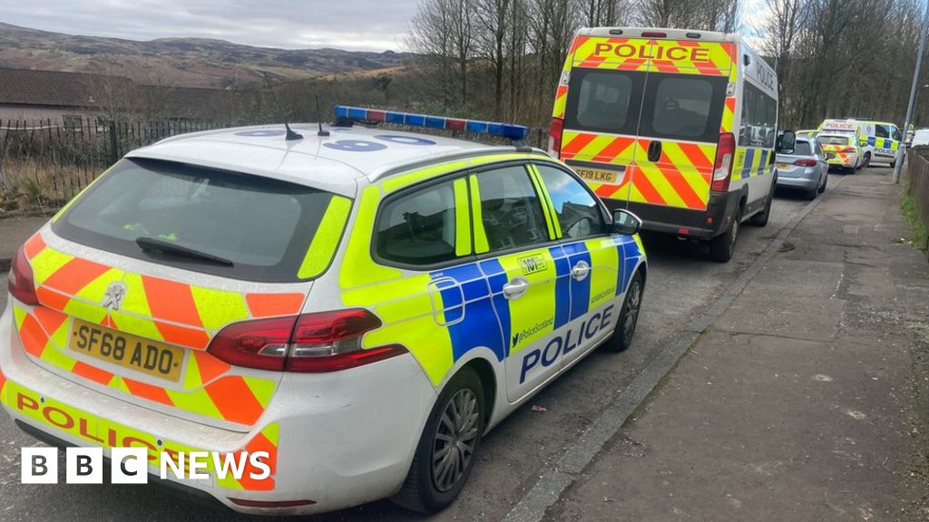 Man, 37, dies after shooting in Greenock - BBC News