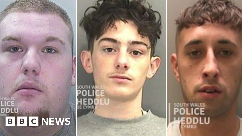 Three sentenced for drug addict Anthony Winter's killing - BBC News