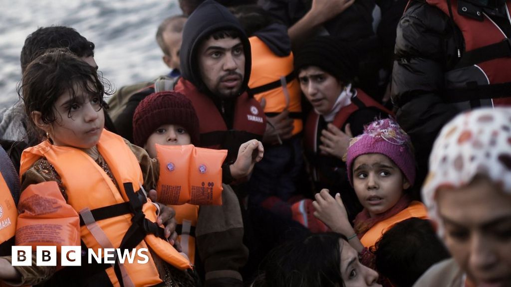 Migrant arrivals in Greece 'surge' to 7,000 daily - IOM - BBC News