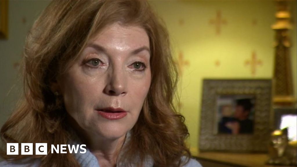 John Atkinson: Rugby legend's wife on 'cruel' Alzheimer's - BBC News