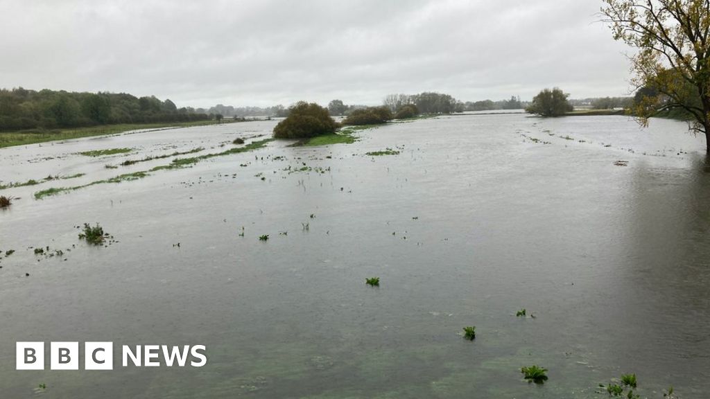 Multiple flood alerts across West Midlands as Storm Ciarán hits - BBC News
