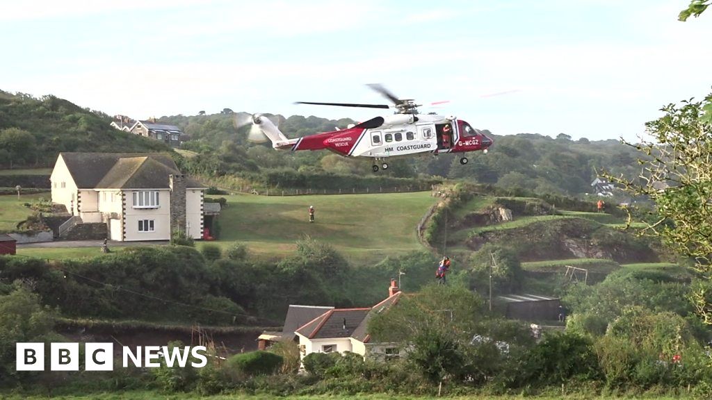 Storms and flash flooding hit Cornish village - BBC News