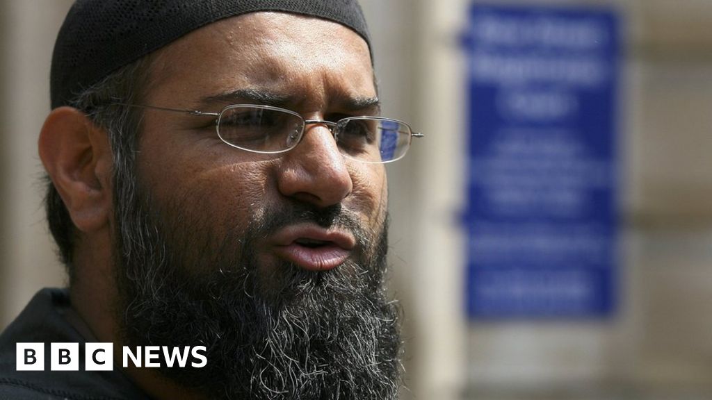 Jailed radical preacher Anjem Choudary in appeal bid - BBC News