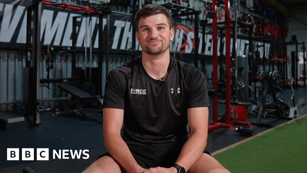 TikTok personal trainer says stammer no obstacle - BBC News