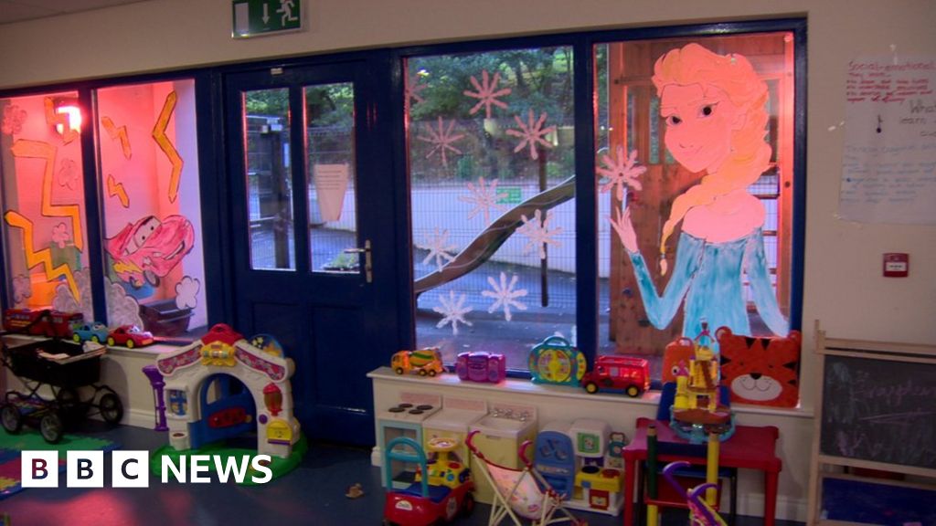 Homelessness: Raising a family in a hostel - BBC News