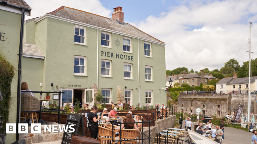 Cornwall harbourside pub reopens a year after blaze