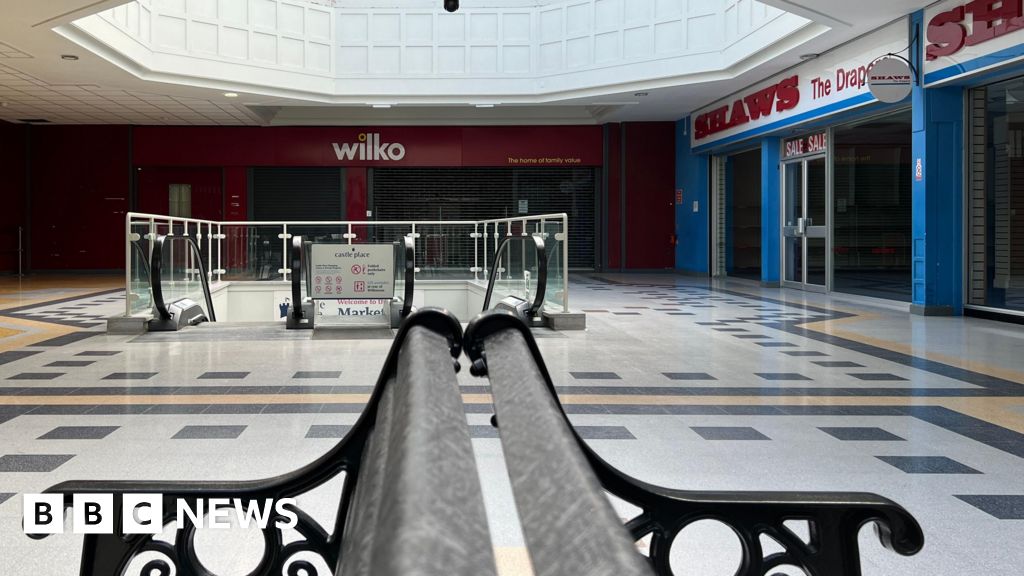 Trowbridge Castle Place shopping centre: Optimism for future - BBC News