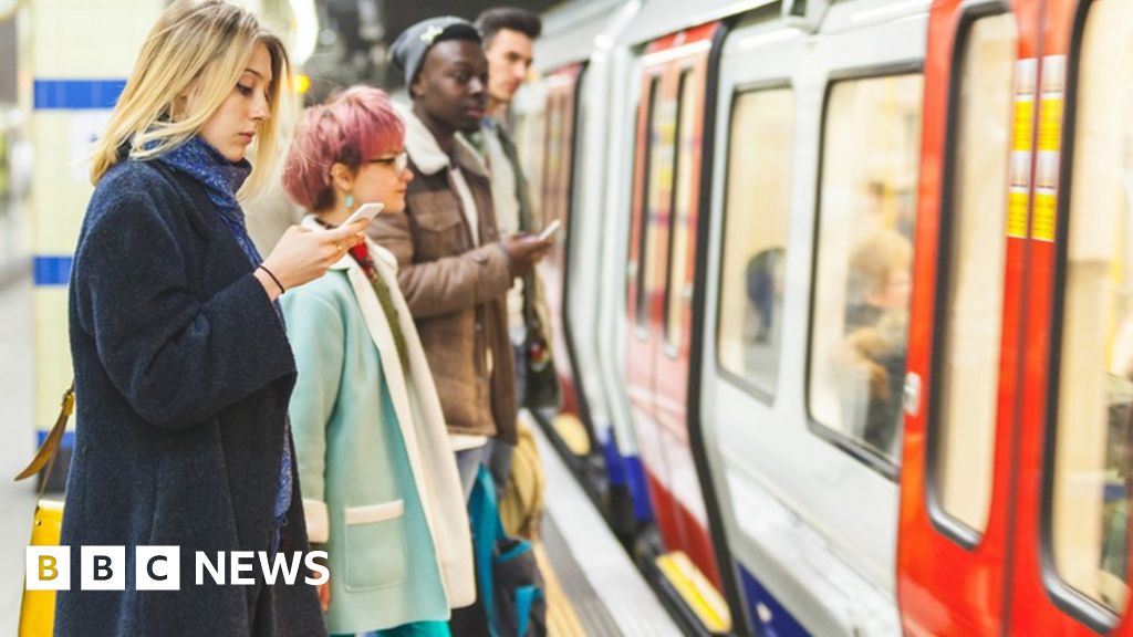 More sexual offences reported on British railways - BBC News