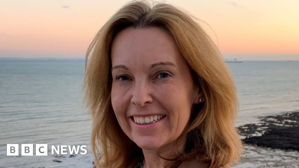 New Dover MP seeks urgent talks as 69 migrants picked up - BBC News