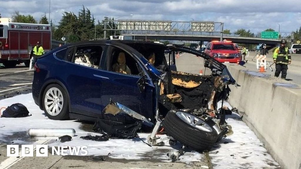 Who is to blame for 'self-driving car' deaths? - BBC News