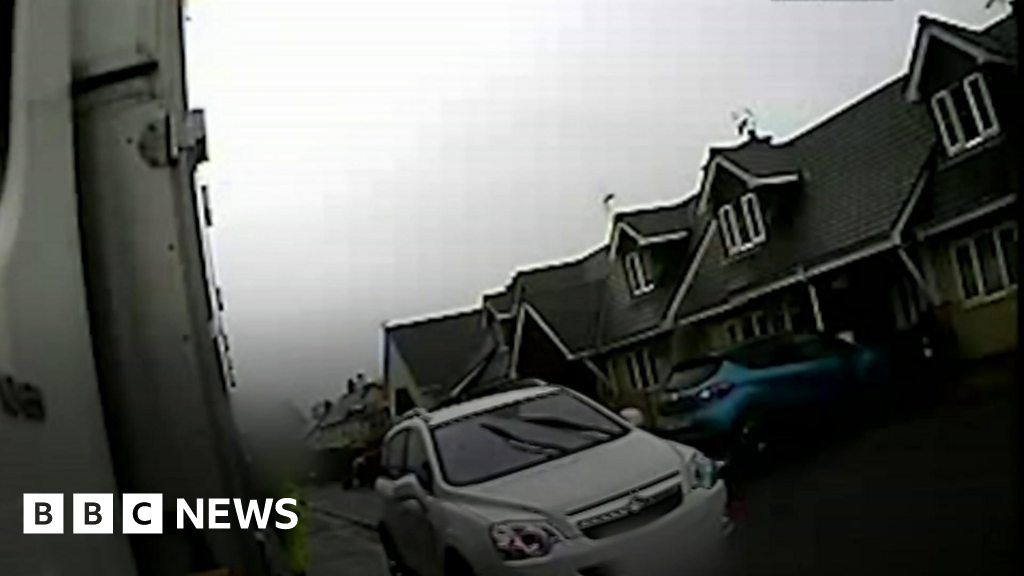 Bin crew warning as dangerous drivers put workers at risk - BBC News