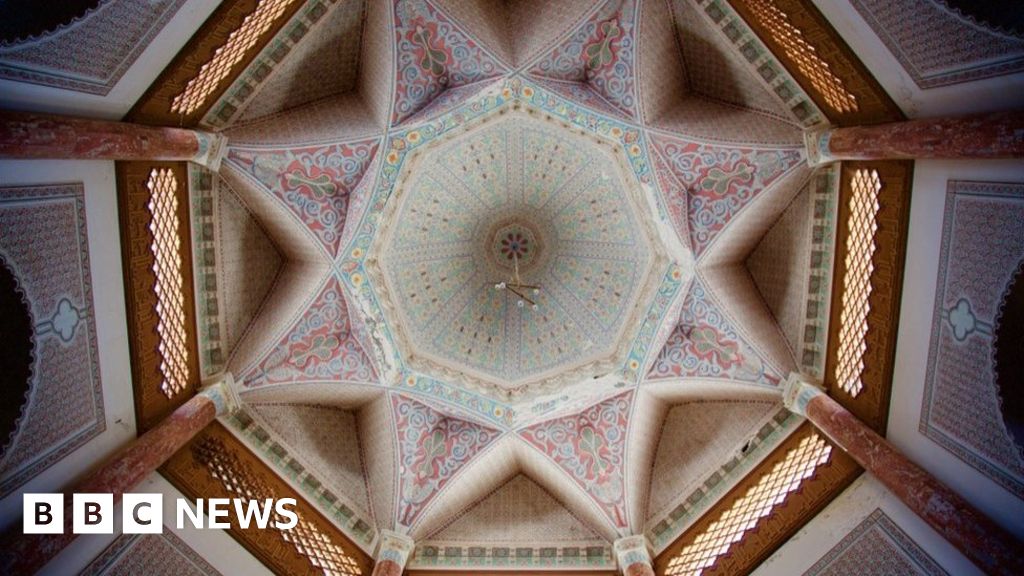Basra Museum: How Saddam's palace was given to the people - BBC News