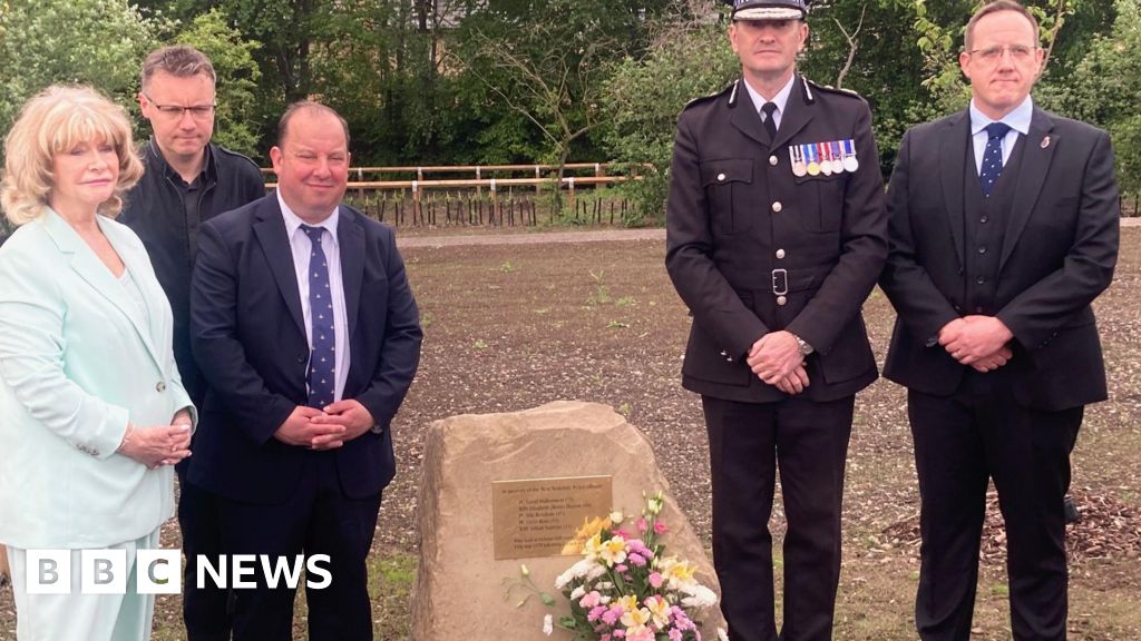 Wakefield memorial to Newton Hill crash that killed five police officers