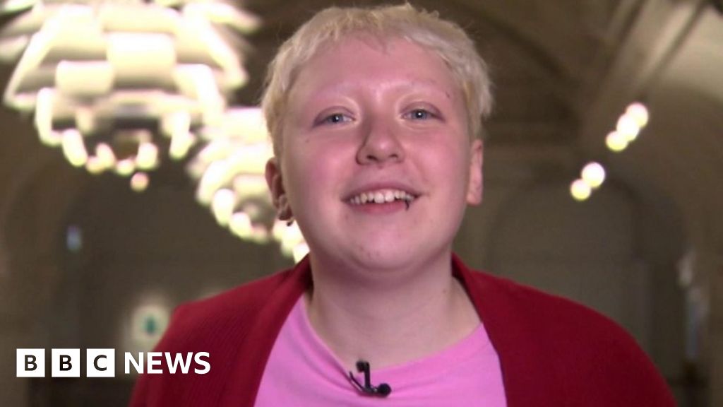 Comic Relief helps fund Brighton LGBTU project - BBC News