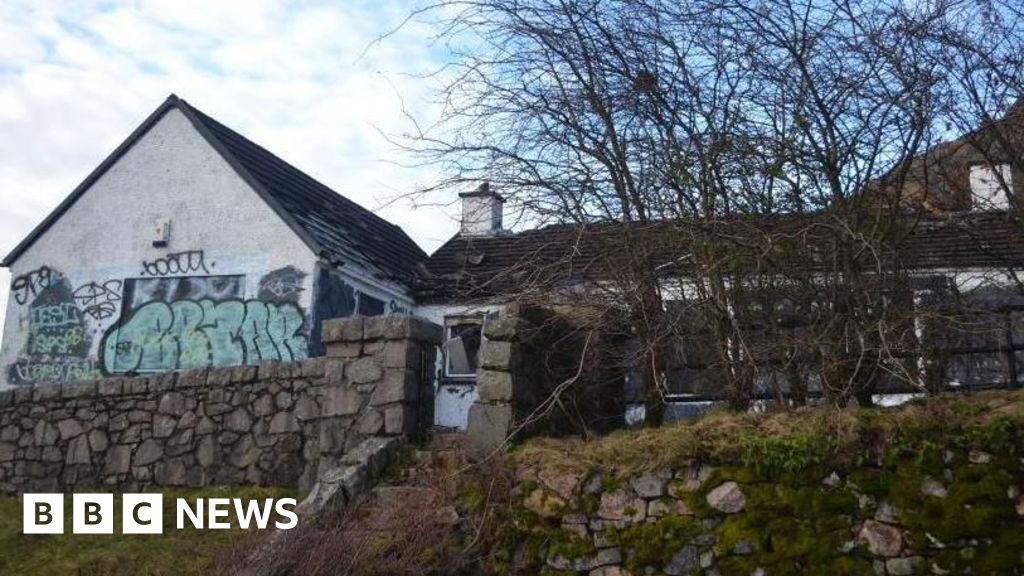 Highland councillors asked to approve Savile cottage demolition - BBC News