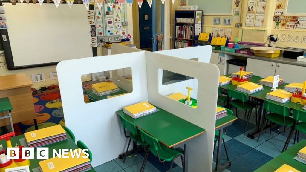 Coronavirus: NI schoolchildren to follow 1m social distancing