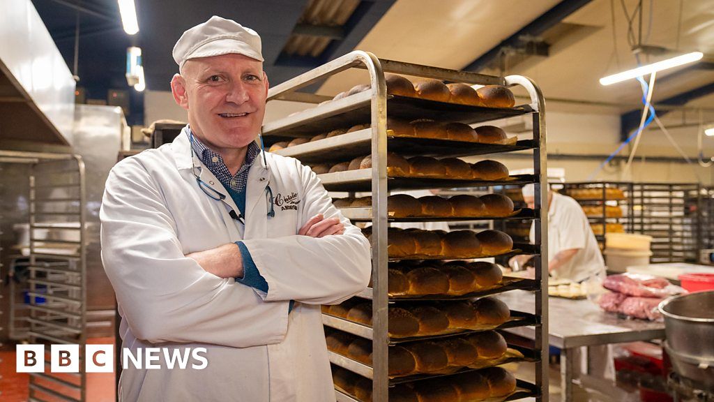 Making the 'perfect' Scottish morning roll - BBC News