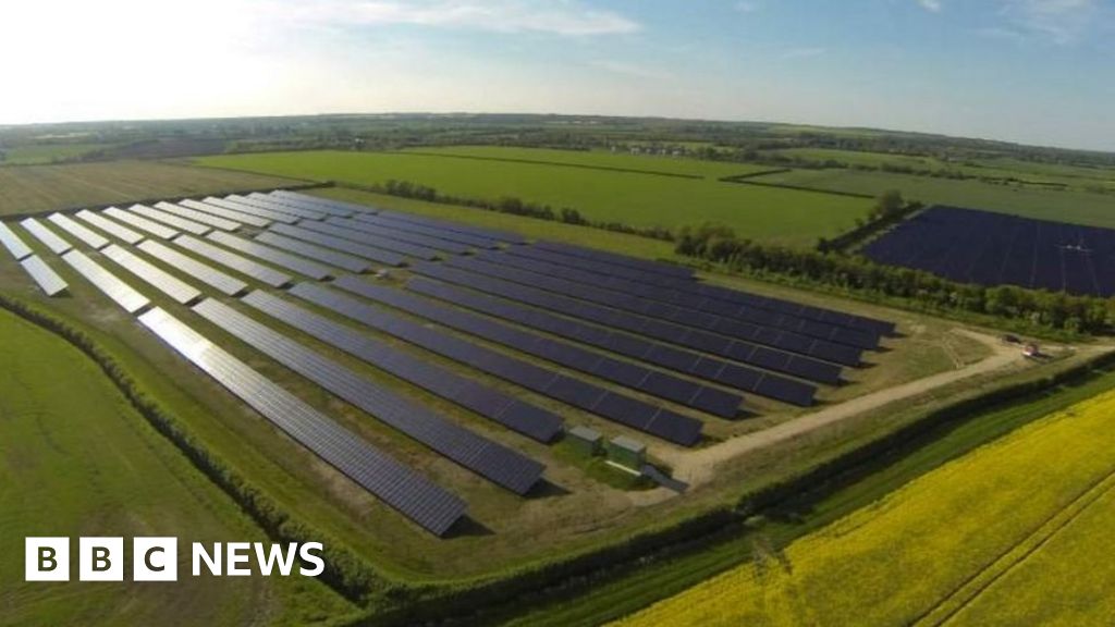 Brafferton solar farm to power 8,000 homes plan approved - BBC News