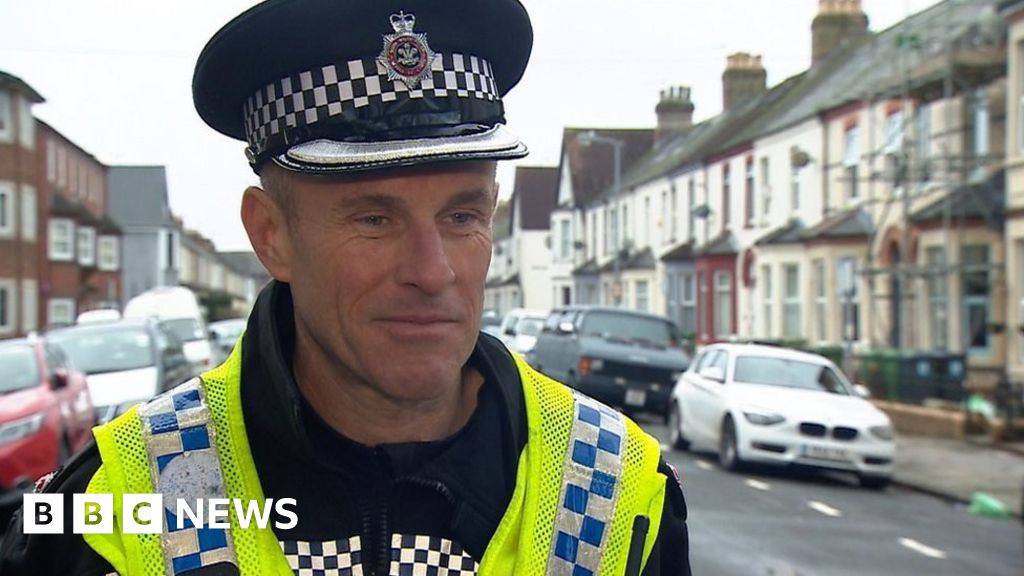 Knife crime stop and search powers extended in Cardiff - BBC News