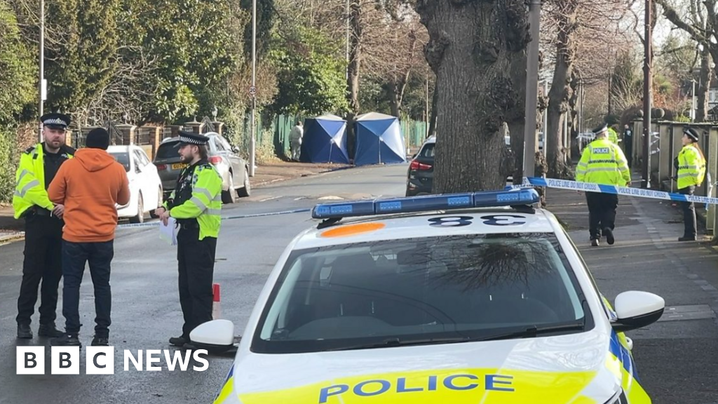 Reading cyclist death: Second man charged with murder - BBC News