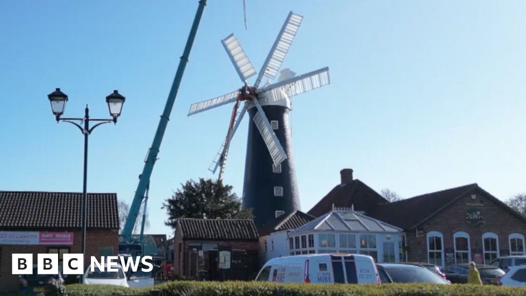 Waltham Windmill sails back on to complete restoration - BBC News