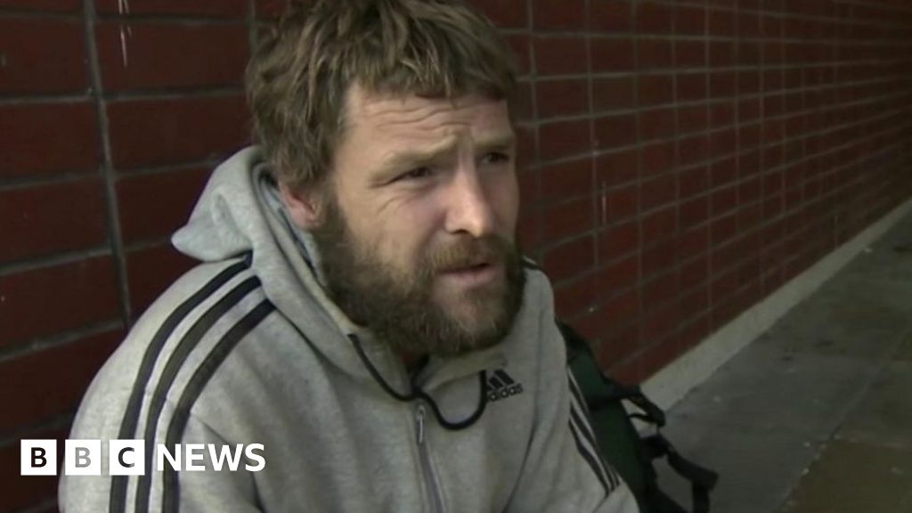 Hartlepool homeless man in warning over 'pretend' beggars - BBC News