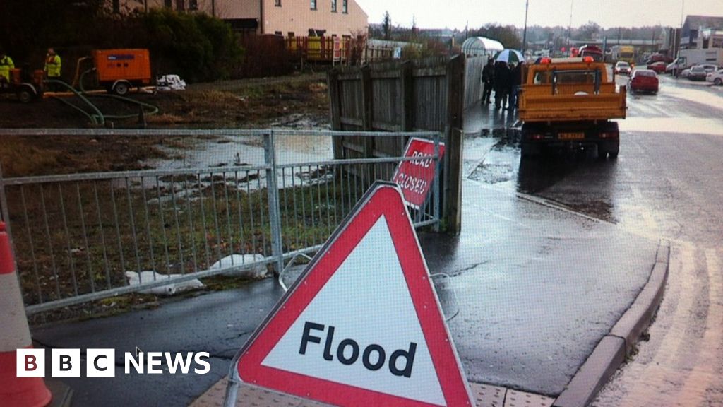 Storm Eva brings winds of up to 85mph to Northern Ireland - BBC News
