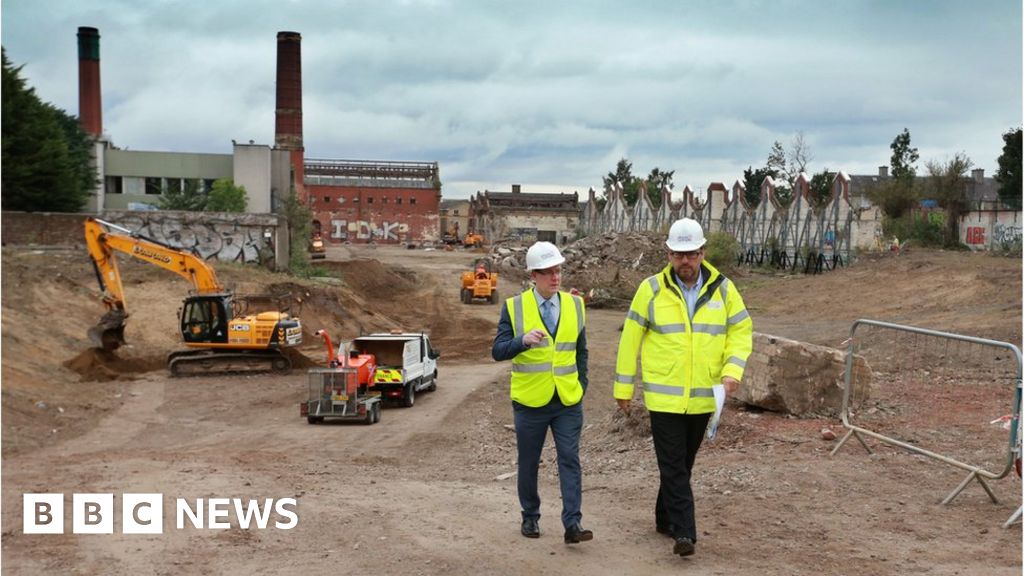 Work begins on affordable housing project in Edinburgh - BBC News