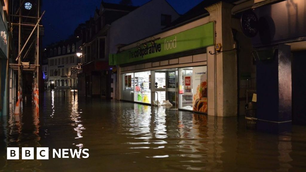 Looe flood defence update for residents and businesses - BBC News