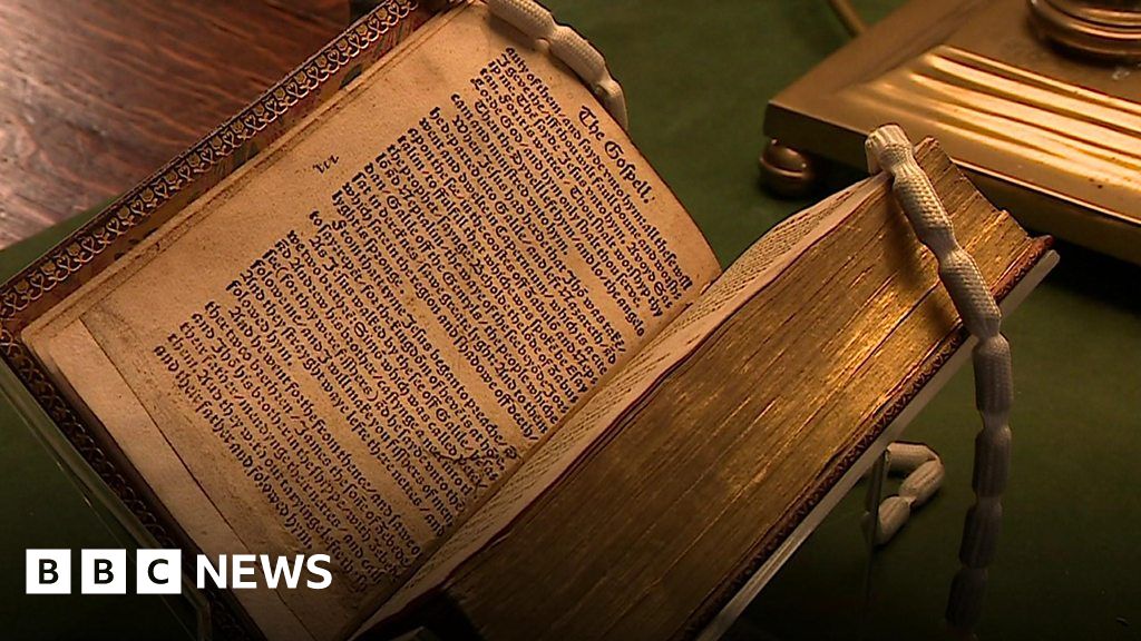 Tyndale Bible to go on display at St Paul's Cathedral - BBC News