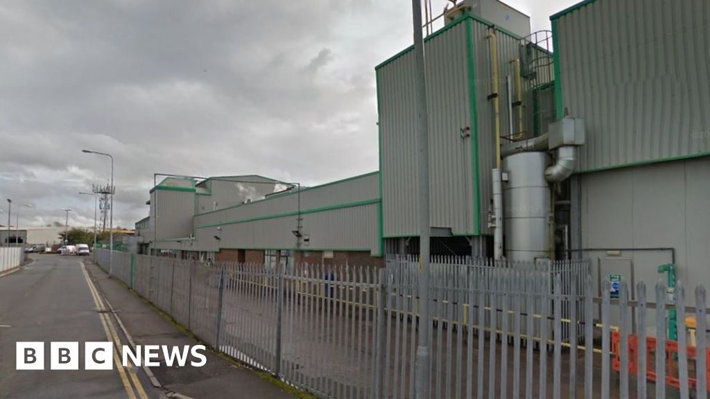 Ten in hospital after Wigan factory gas leak evacuation - BBC News