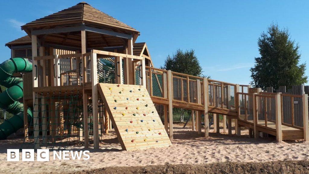 Stanwick Lakes: Play area reopens after arson attack - BBC News