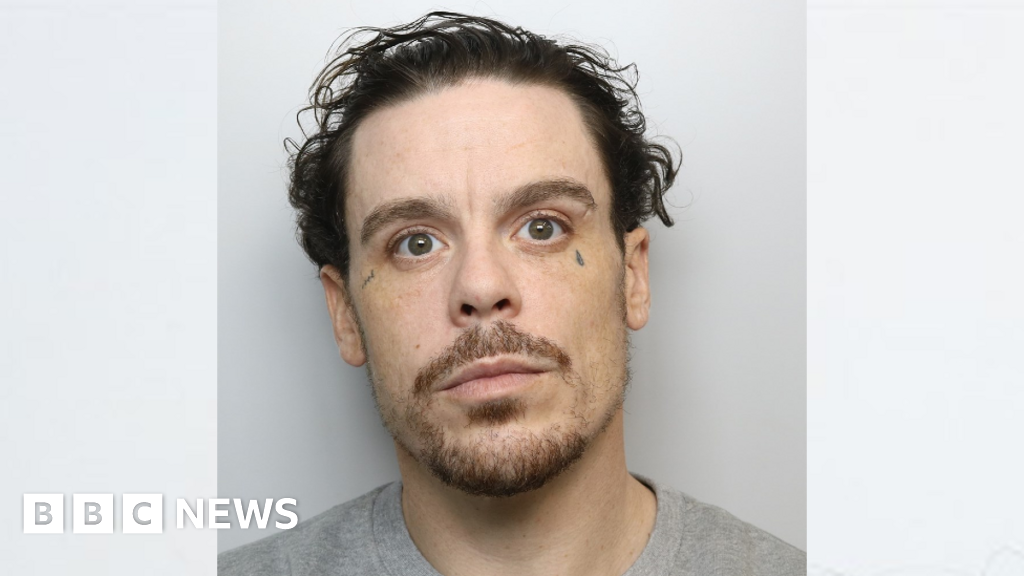 Bicester: Stalker who made 1,000 calls in afternoon jailed