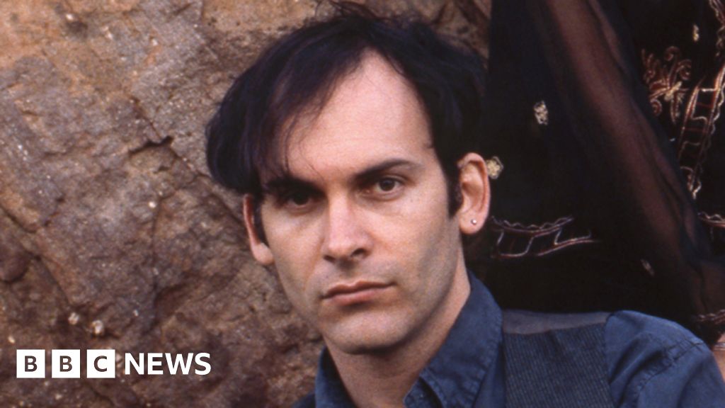 Mazzy Star co-founder David Roback dies, aged 61 - BBC News