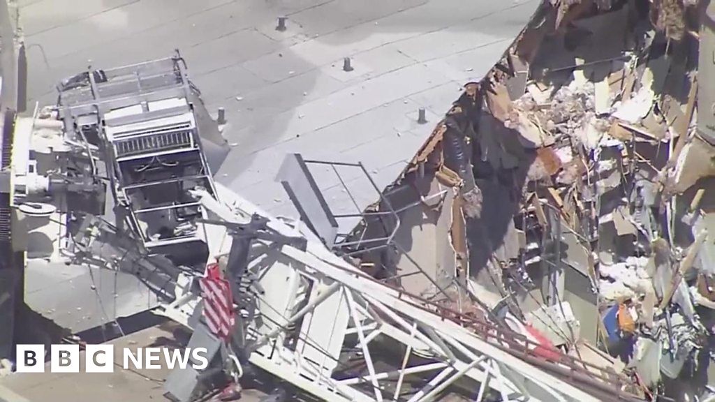 Dallas crane collapse kills one, injures six others - BBC News