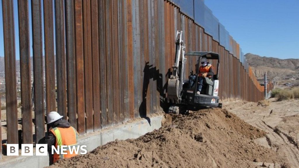 Mexico wall: Trump questions talks over border dispute - BBC News