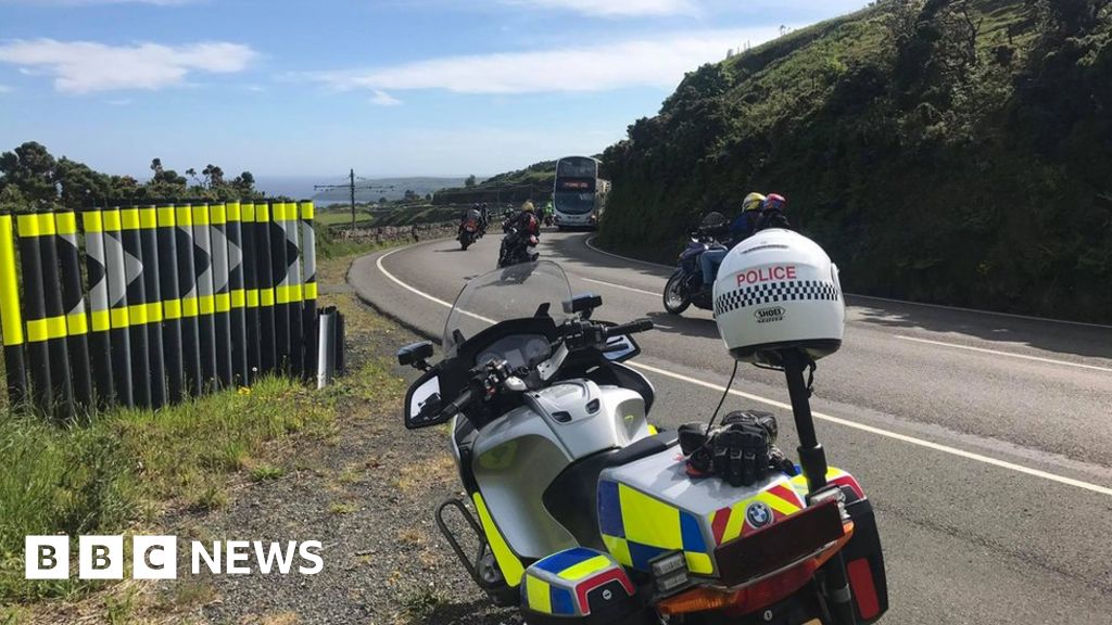 Rise in serious crashes on open roads during 2022 Isle of Man TT - BBC News