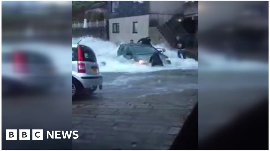 Cornwall storm: Waves smash into car on seafront - BBC News