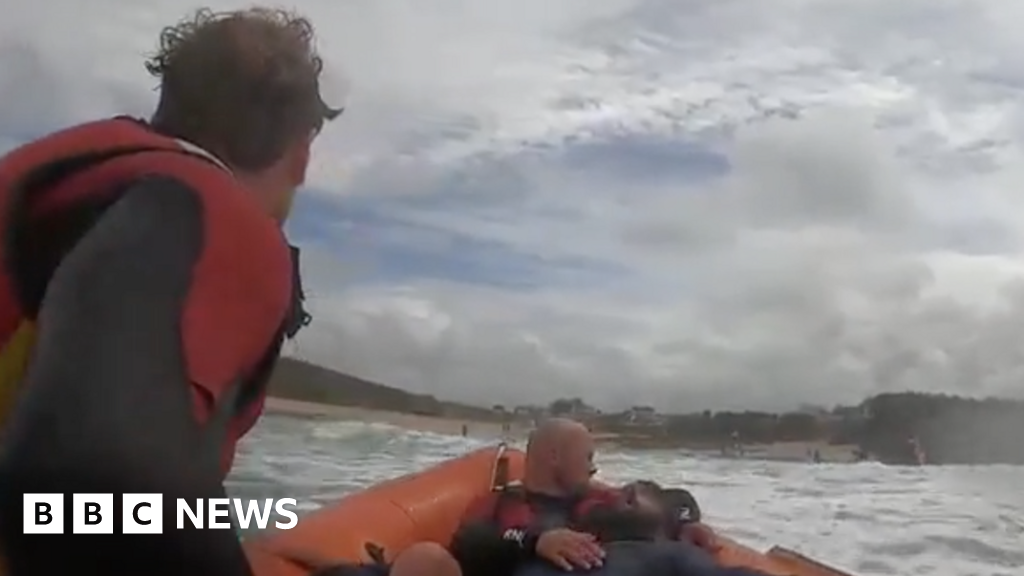 Lifeguards in Cornwall rescue surfer caught in rip current