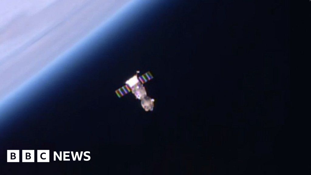 Tim Peake capsule close to landing - BBC News