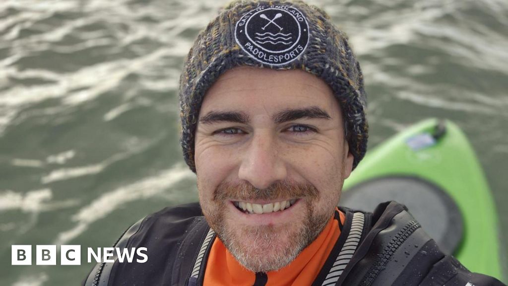 Kayaker paddles full length of Mersea Island road