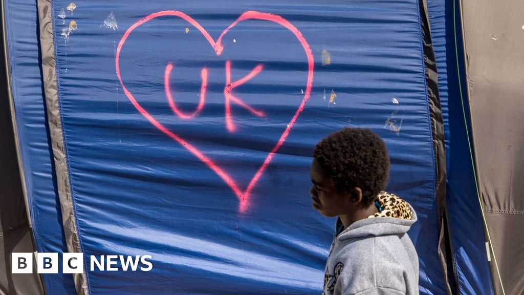 Will Brexit help Calais migrants come to the UK? - BBC News