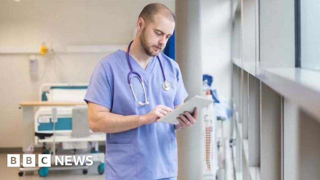 Doctors: Irish government to pay for medics to study in NI - BBC News