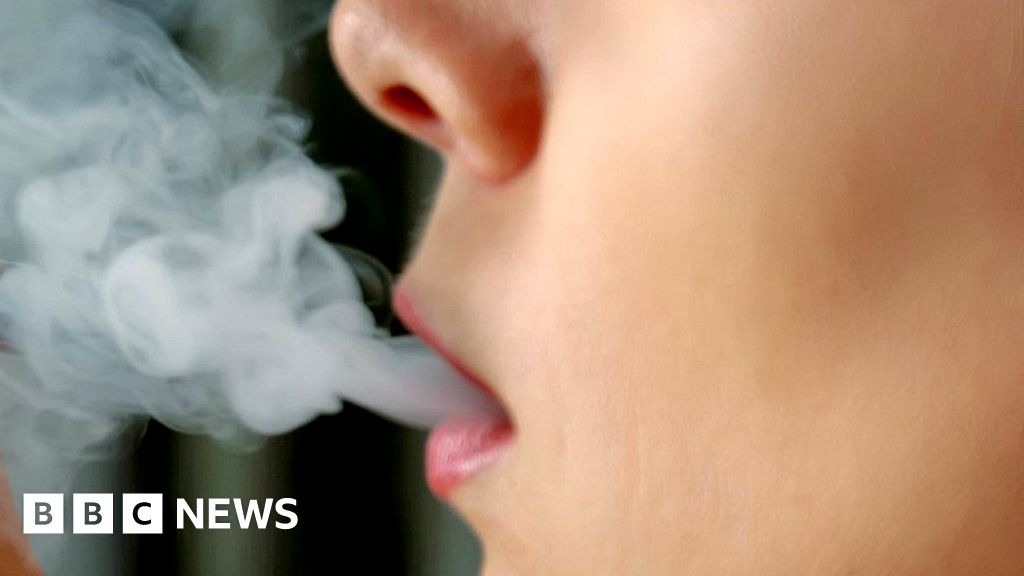 Juul trials 'lockable' C1 e-cigarette for UK vapers - BBC News