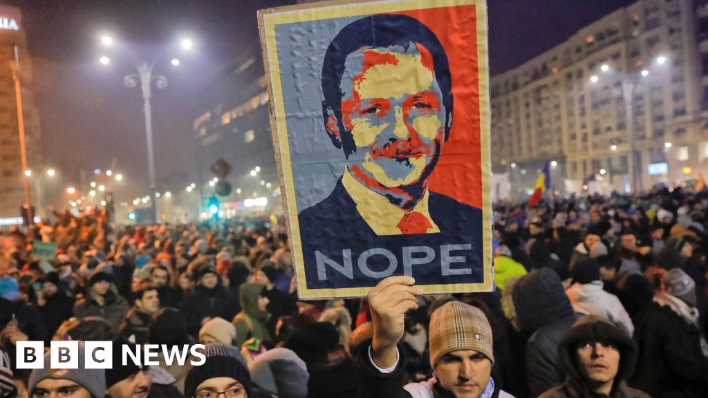 Romania warned by EU over 'backtracking' on corruption - BBC News