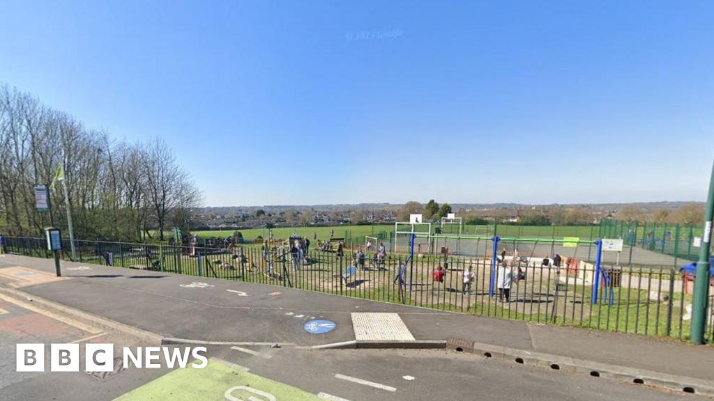 Bulwell: Teenager stabbed in robbery at play park