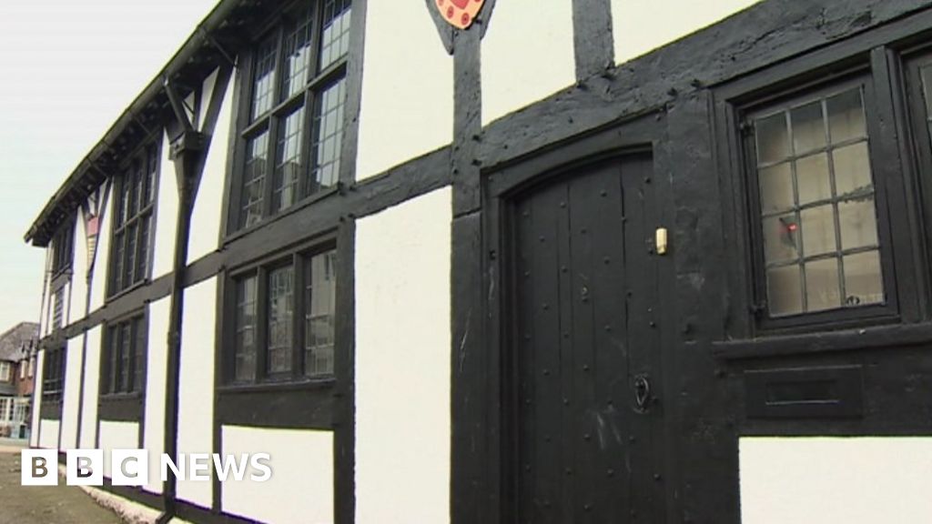 Ruthin courthouse could re-open as community hub by summer - BBC News