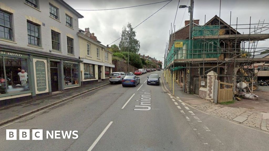 Motorcyclist injured in Crediton crash with parked car - BBC News
