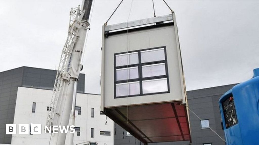 Portakabin hospital ward delayed over safety fears - BBC News