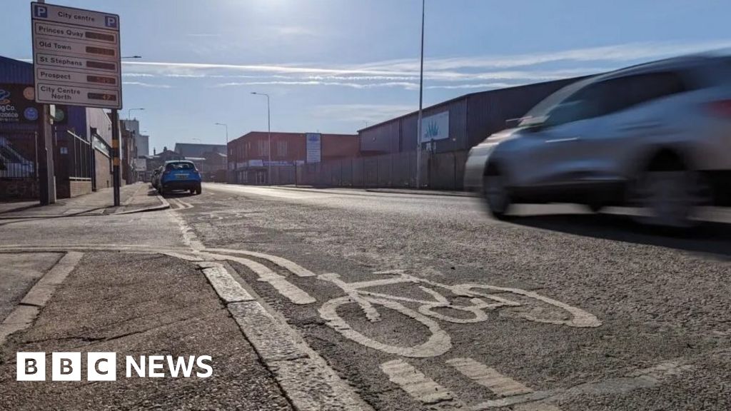 Hull City Council seeks views on off-road cycle path schemes - BBC News